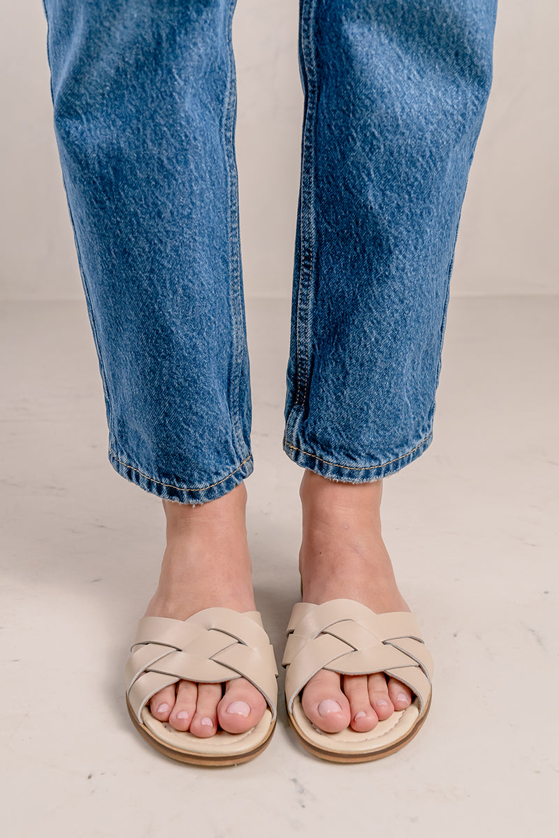 Flat sandal in brown leather ORNELLA, Bryan Stepwise